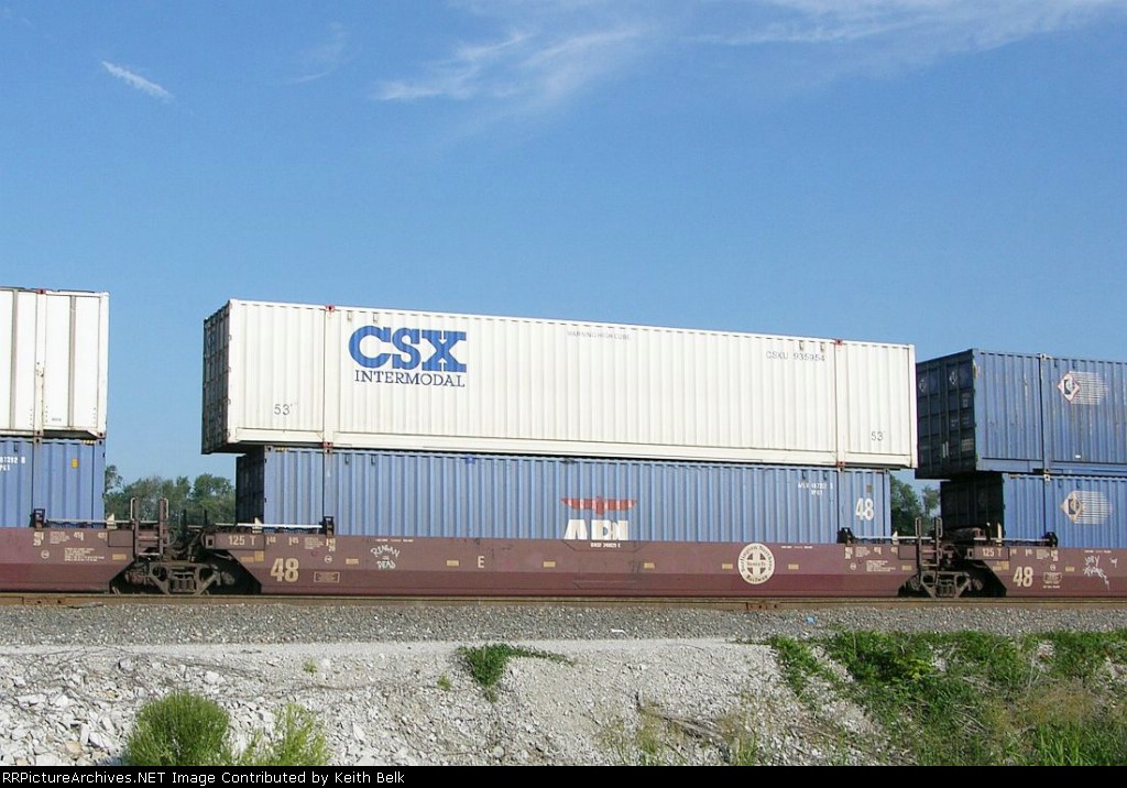 BNSF 240829E and CSXU 935954